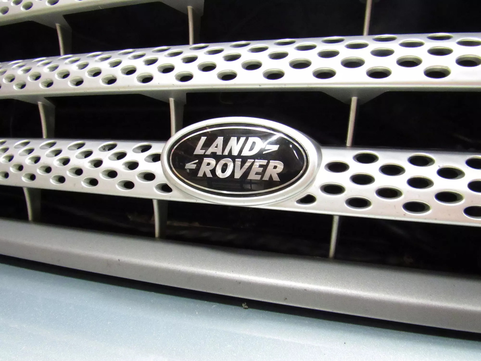 Genuine Land Rover DAG500160 Black Oval Front Grille Badge Emblem | eBay