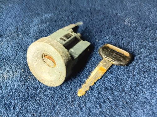 84-88 89 Toyota Pickup Truck 4Runner Ignition Switch Cylinder W Factory ...