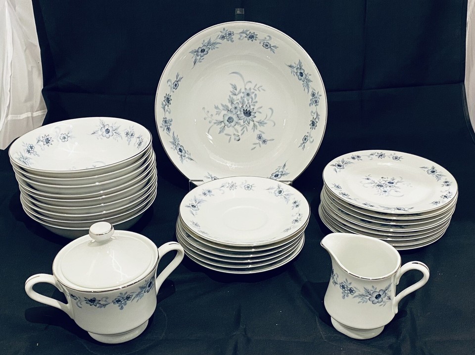 VINTAGE NASCO Dinnerware CHAMPLAIN Blue Flowers Fine China JAPAN 26 ...