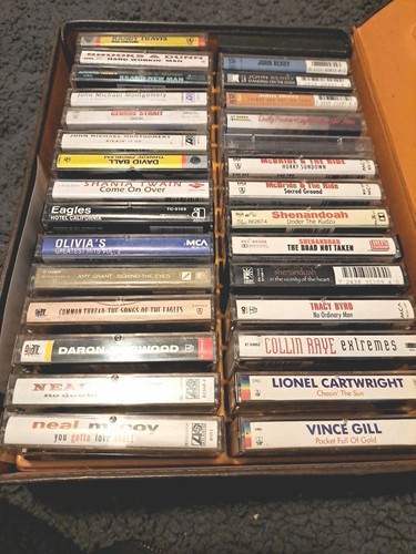30 Casettes Nice Case Randy Travis, Eagles, Neal McCoy, John Berry ...