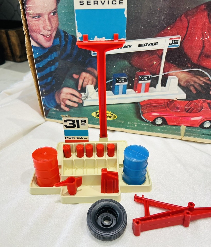 1968 TOPPER TOYS JOHNNY SERVICE WORKING GAS STATION PLAYSET WITH CAR ...