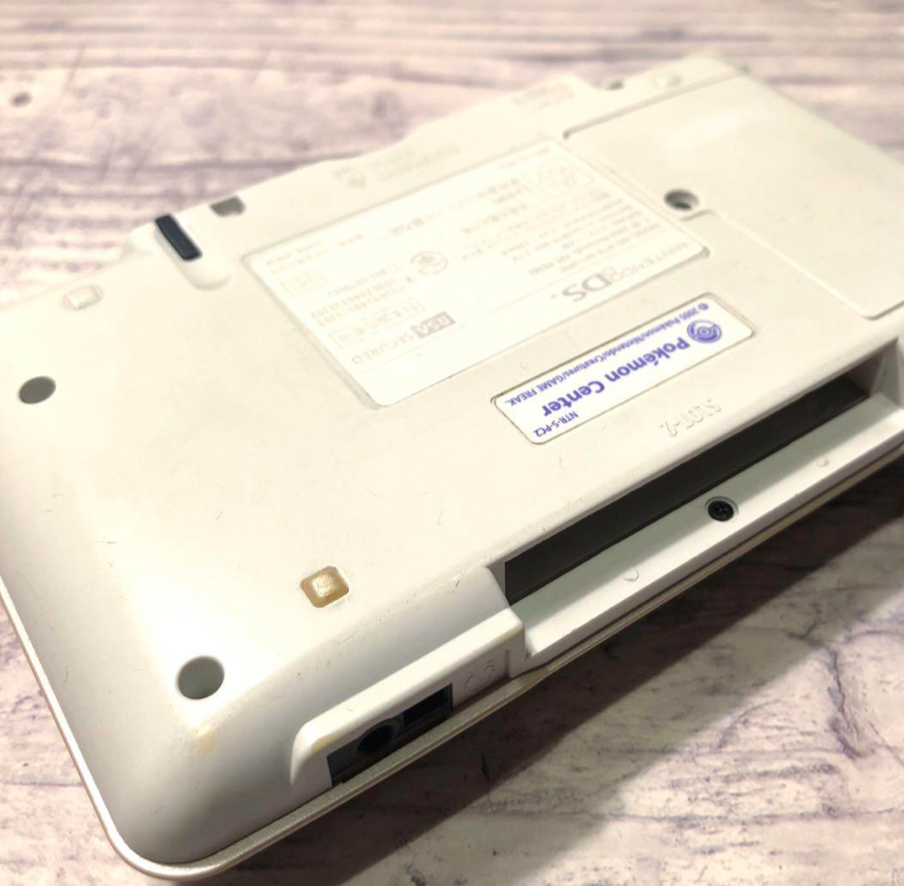 Nintendo DS Console Mew Edition Pokémon Center Limited Edition Mewtwo ...