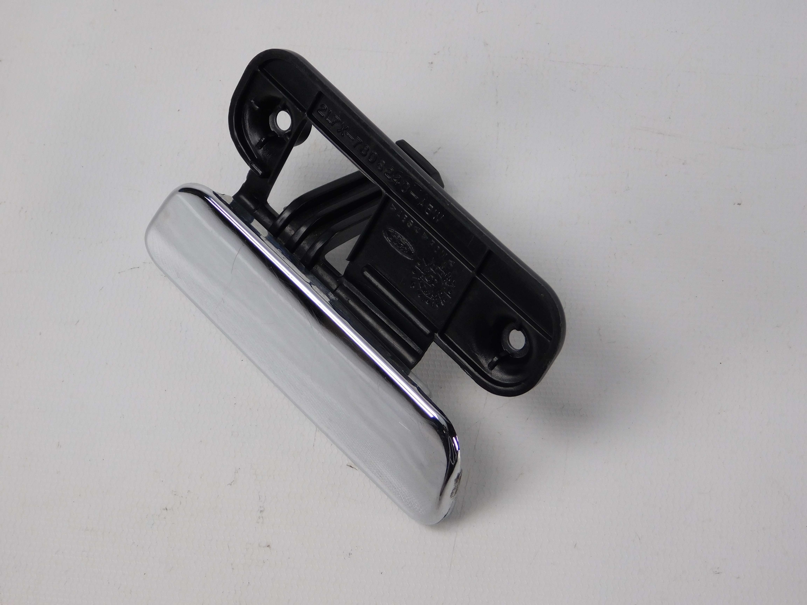 2003 - 2006 Lincoln Navigator Center Console Door Lid Latch Chrome ...