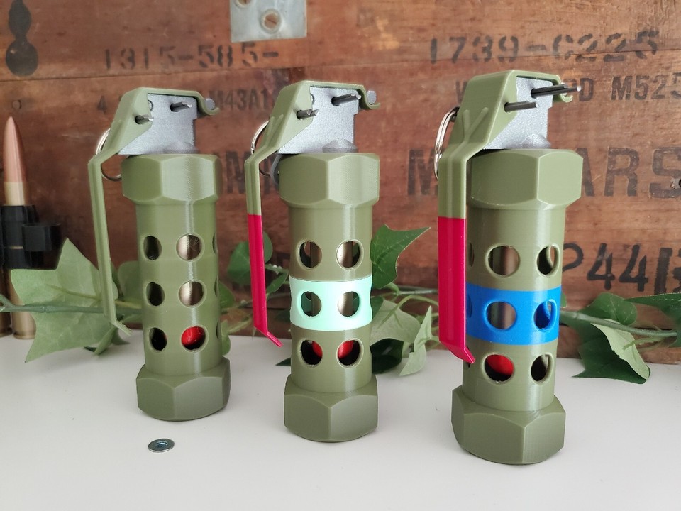 FAKE M84 Stun Flashbang Concussion Grenade - Accurate Size Plastic ...