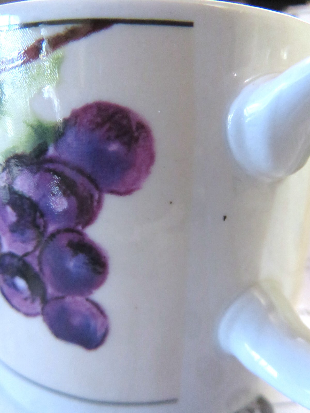 Oneida Casual Settings Rare Mugs Pair Grapevine Stoneware 9 Ounce Short ...