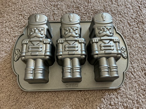 CIROA NUTCRACKER CAKELET PAN CAST ALUMINUM | eBay