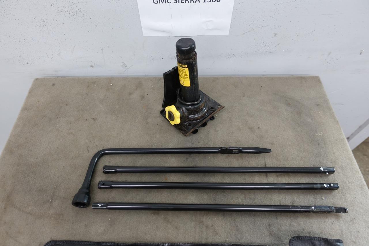 1999-2007 Chevrolet Silverado GMC Sierra 1500 OEM Bottle Jack and Tools ...