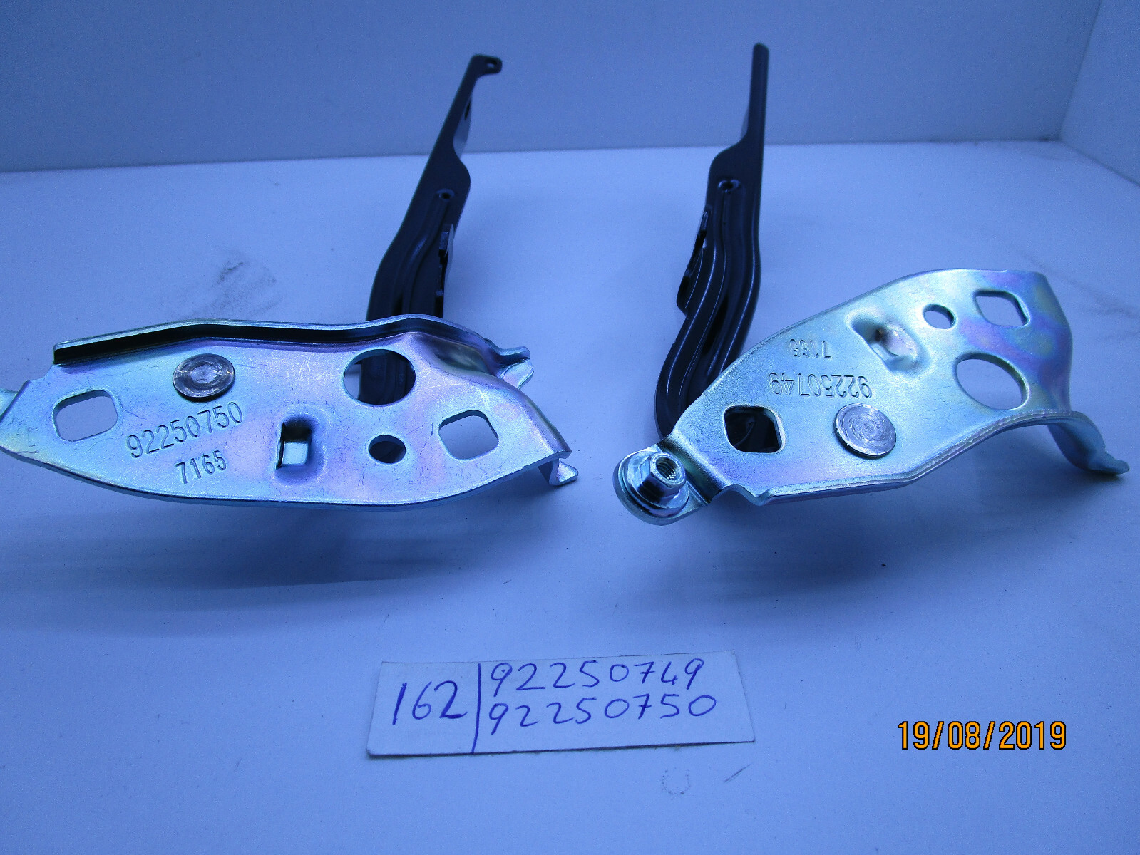 HOLDEN VF EVOKE SS COMMODORE BONNET HINCH HINGES SET HOOD CATCH SEDAN ...