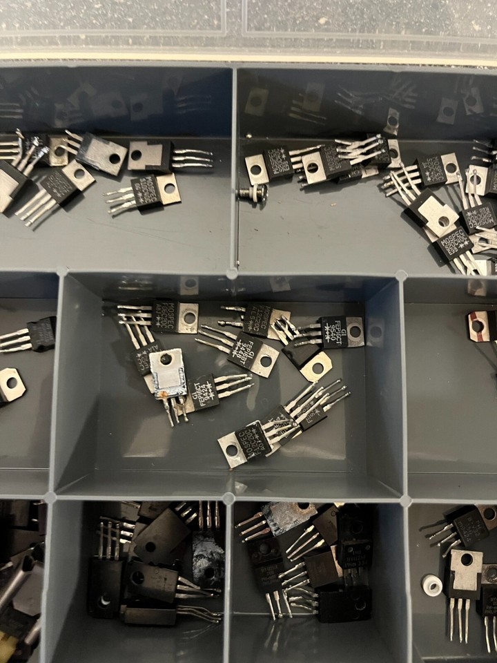 Lot of TO-220 Power Transistors, MOSFETs & Voltage Regulators in ...