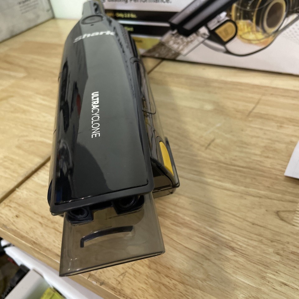 Shark CH951 Black Cordless Handheld Vacuum Cleaner PRE-POWN W/no ...