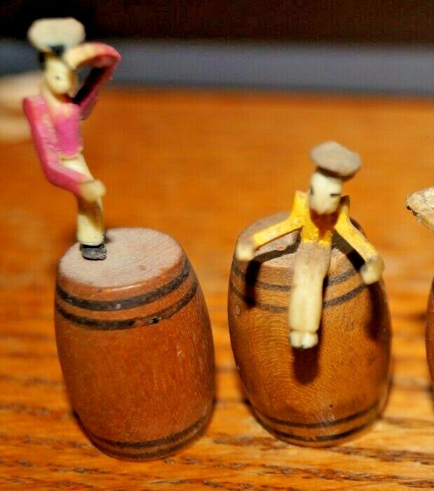 VINTAGE JAPAN MINIATURE CELLULOID HILBILLY HILLBILLY BAND ON BARREL 5 ...