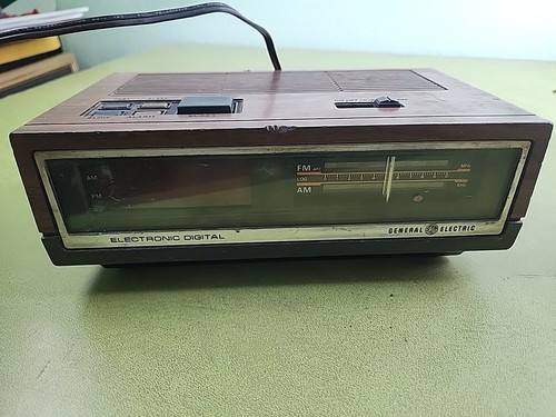 Vintage 80’s GE General Digital Walnut Grain Alarm Clock Radio 7-4640A ...