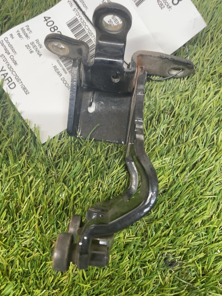 2016 TOYOTA SIENNA PASSENGER SLIDE DOOR HINGE CENTER PN: 6838008041 OEM ...