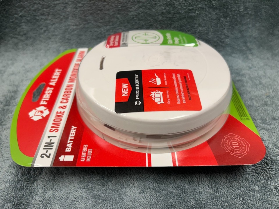 First Alert 2-IN-1 Smoke & Carbon Monoxide Alarm Detector, Battery ...