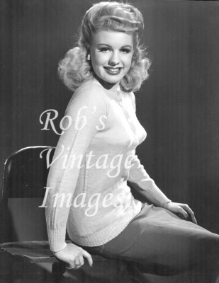 BULLET BRA MAMA Photo Marjorie Wood Retro 1940s Sweater Gal Fashion ...