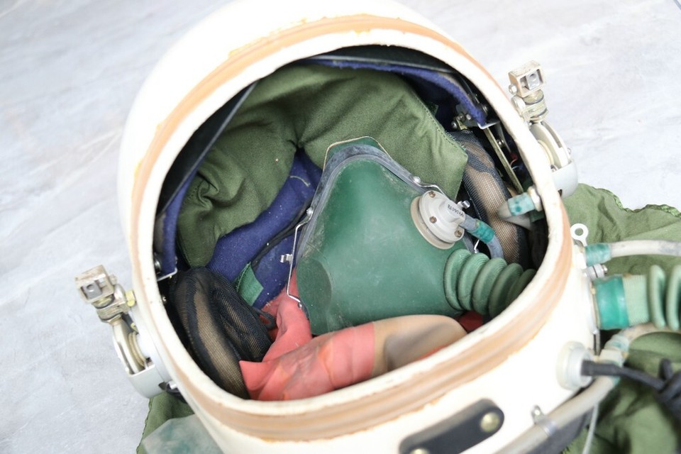Air Force Fighter Pilot Helmet,High Altitude Flying Suit DC-3 | eBay