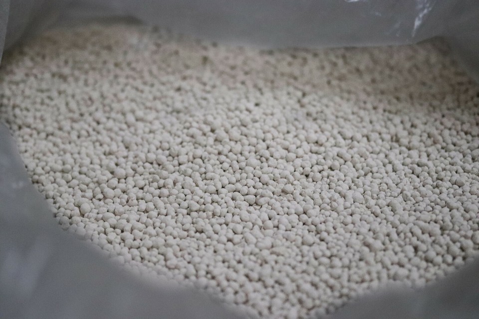 Nutrigrow Quality Spring & Summer Lawn Blend Fertiliser 9-7-7 20kg ...