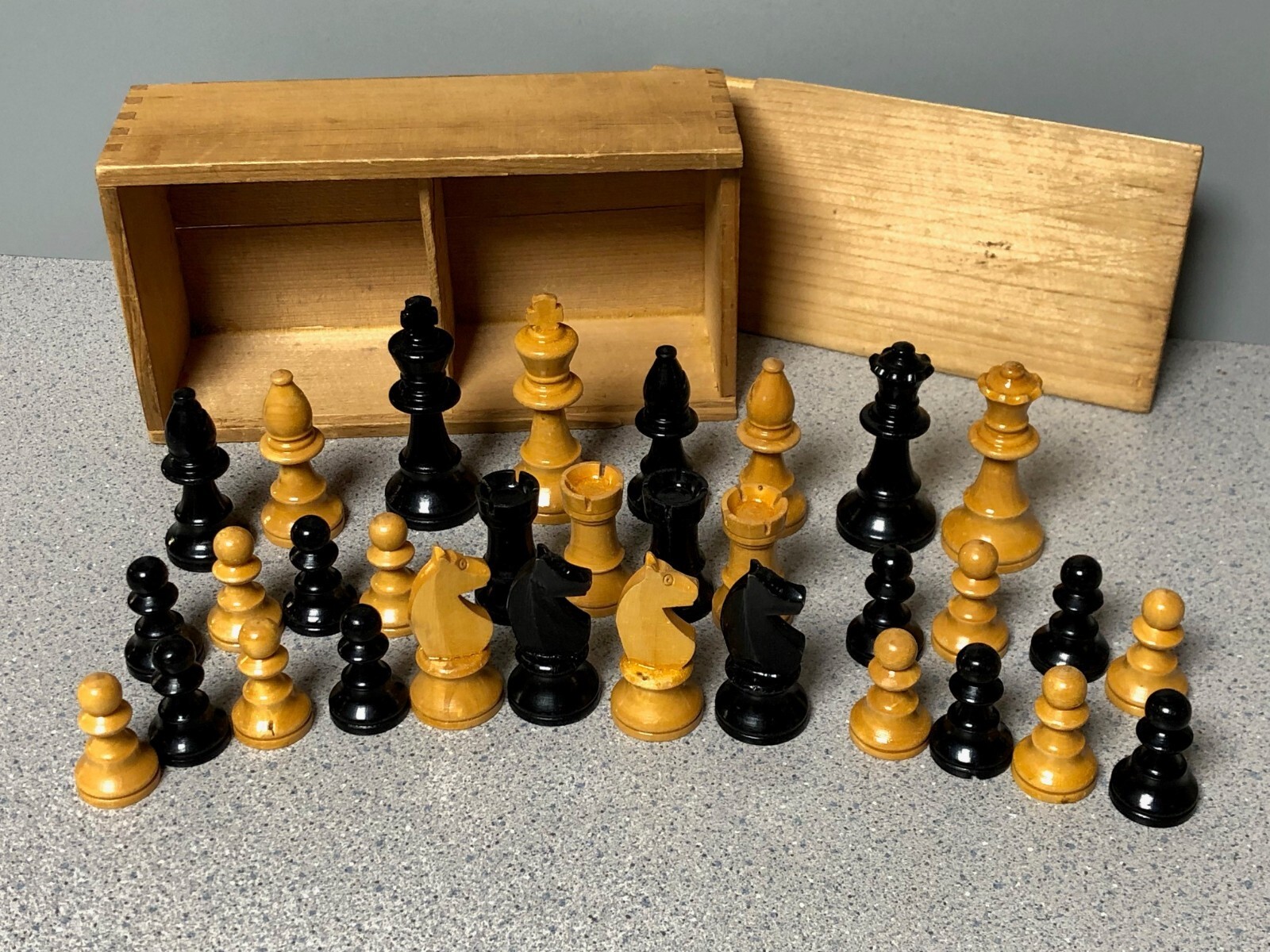 Vintage E.S. Lowe Company Hand Carved Wood Imported Chess Set Box Made ...