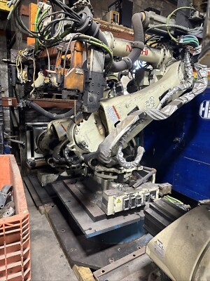 1 Nachi Robot w/Cables/Controller/Teach Pendant SRA240-01. (Read ...