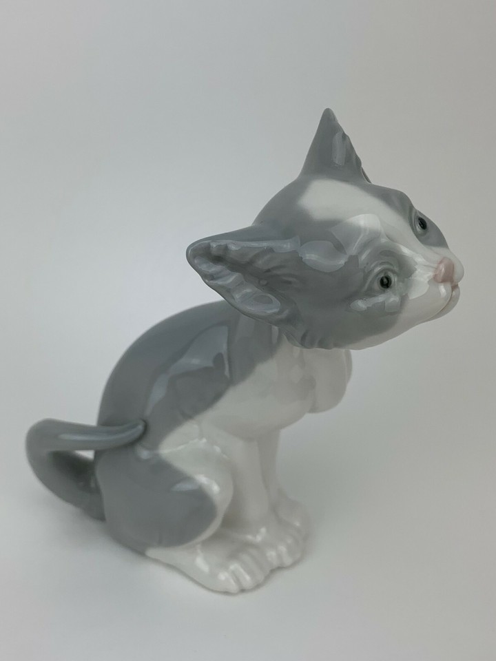 Lladro Feed Me Cat #5113 | eBay