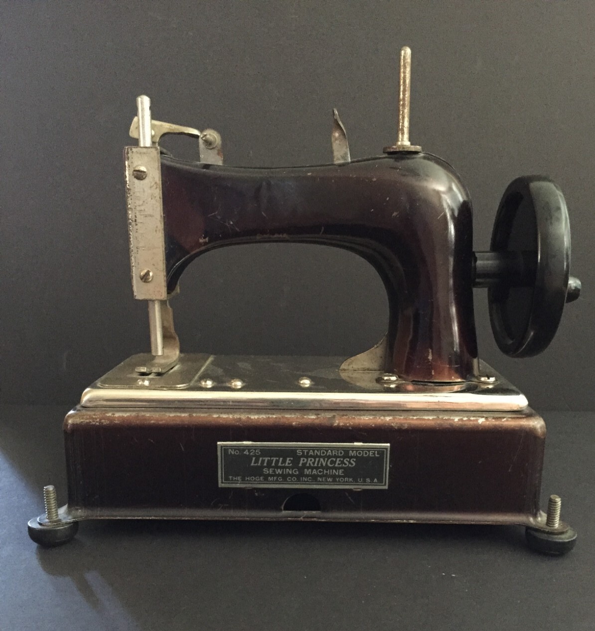 Vintage "Little Princess" Sewing Machine Model Number 425 The Hoge Mfg ...