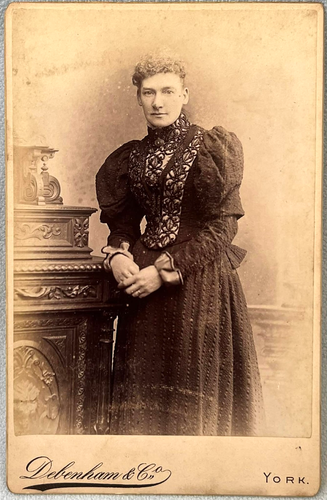 CABINET CARD LADY IN DRESS BY DEBENHAM YORK YORKSHIRE ANTIQUE PHOTO ...