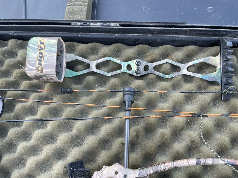 Hoyt Vectrix XT 500 Compound Bow RH 50-60 LBS Camo w/ Accessories Carry ...