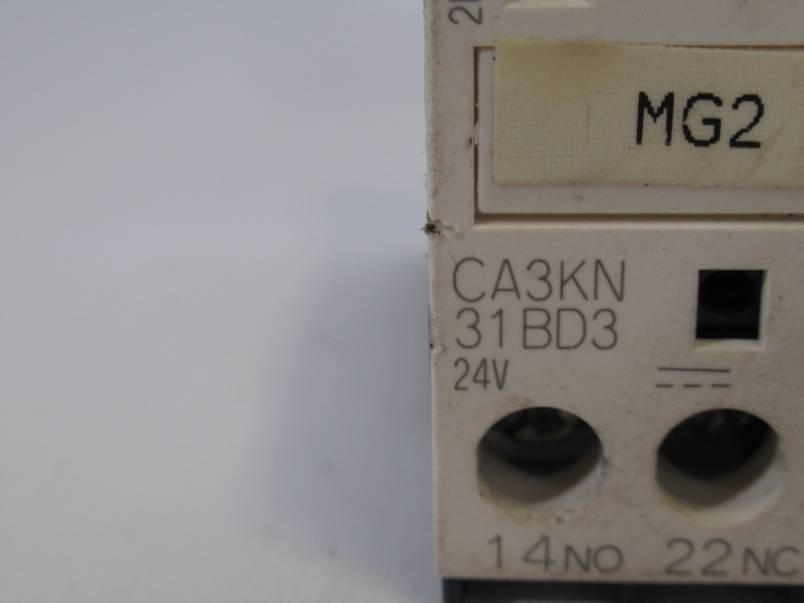 Schneider Electric CA3KN31BD3 Control Relay 24V *Cosmetic Damage* USED ...