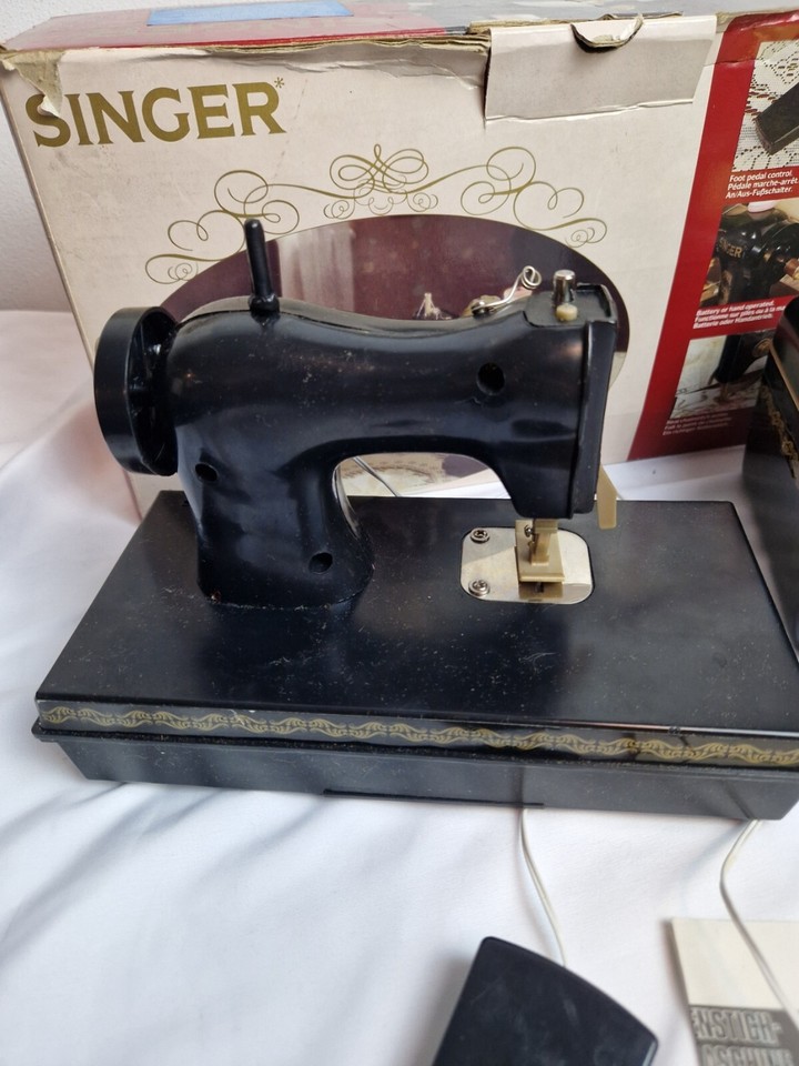 Vintage Singer Toy child's sewing machine | eBay