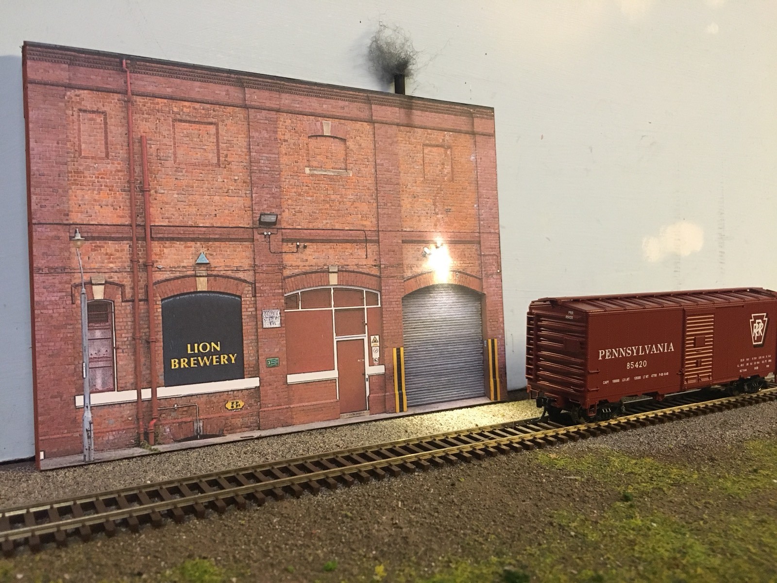 HO Scale Brewery Building Flat / Front 3D Background w/ LED, Walthers ...