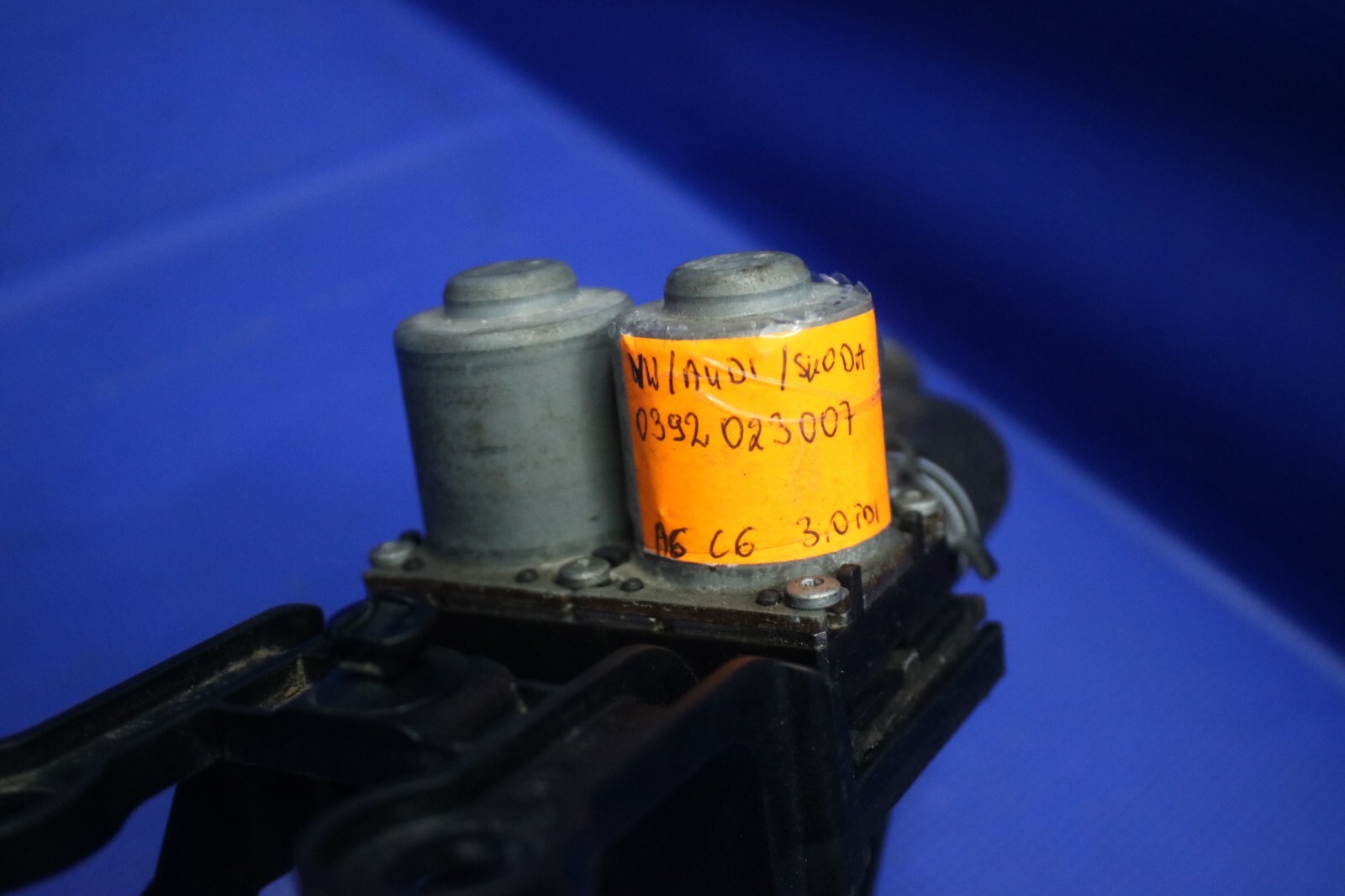 0392023007 Kühlmittelregelventil Wasserpumpe AUDI A6 4F C6 3.0 tdi ...