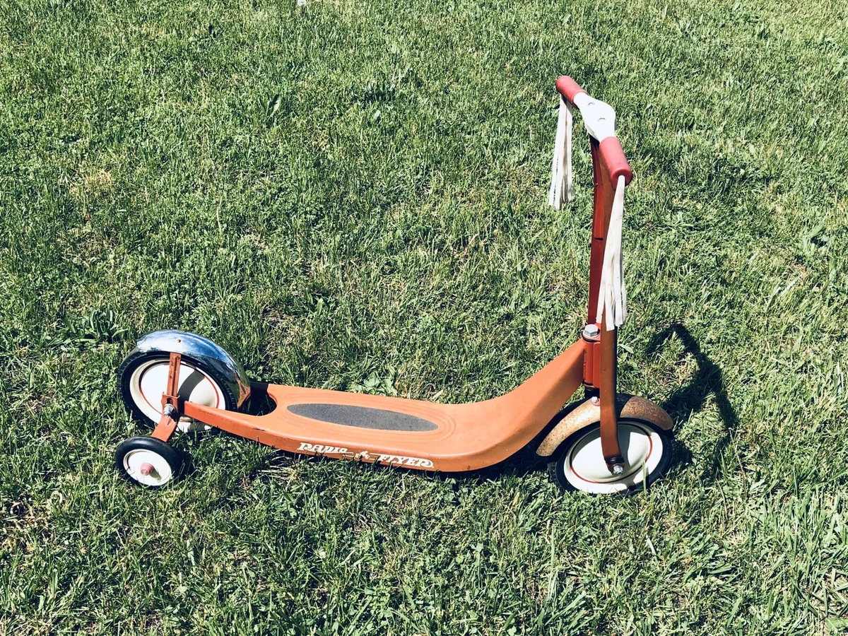 Classic Radio Flyer Scooter