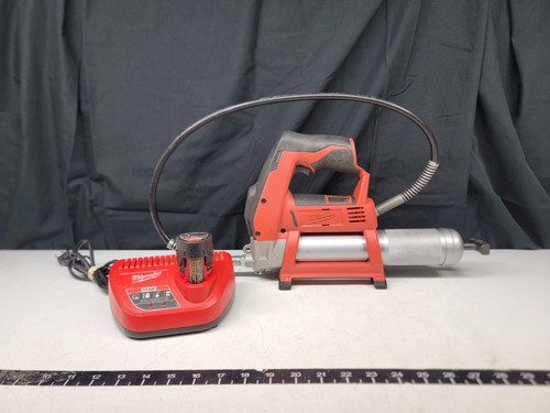 Milwaukee 2446-20 M12 Heavy-Duty Cordless Lightweight Grease Gun Kit ...