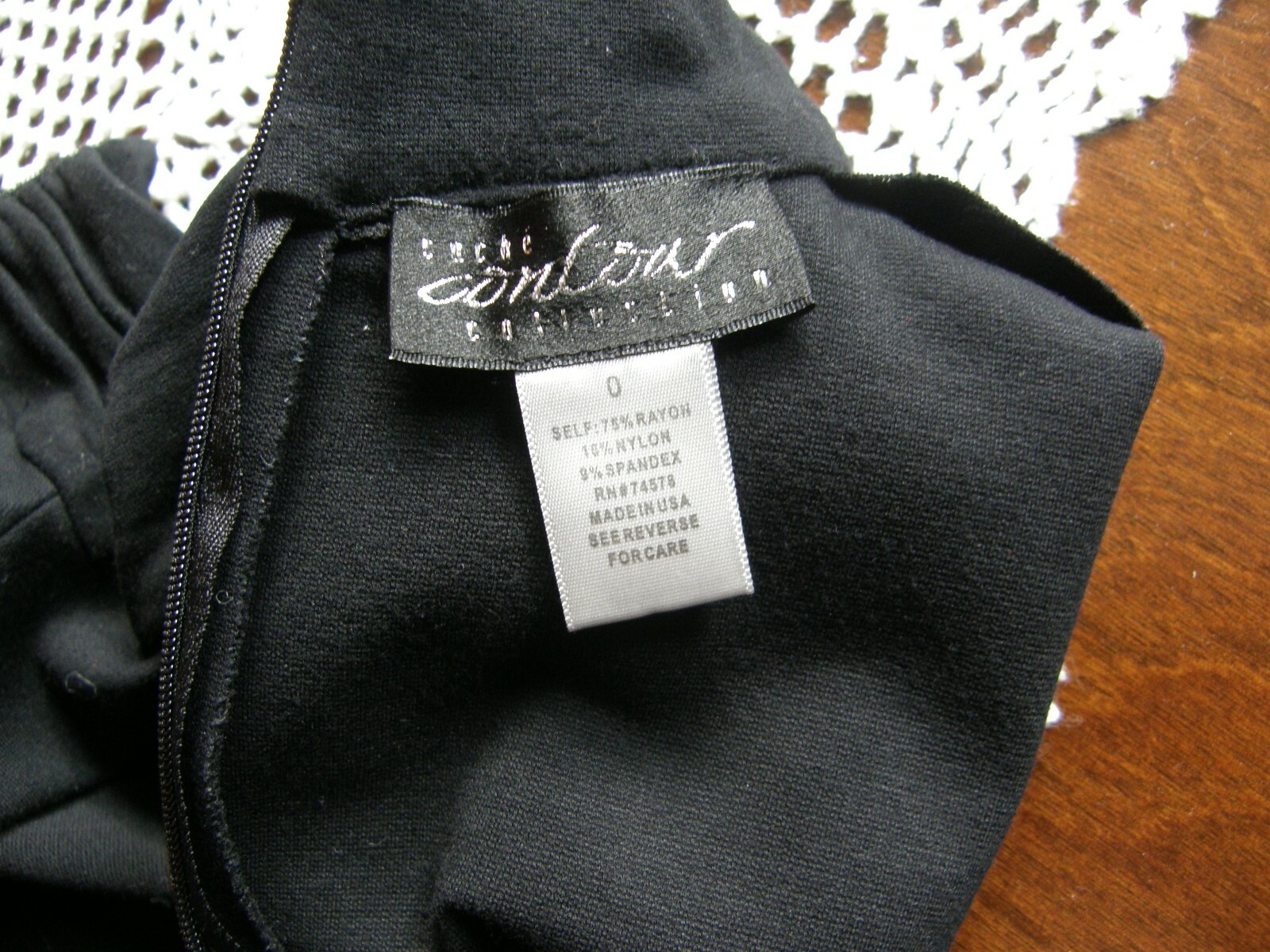 3526) Cache Contour Collection Jet Black Dress Cap Sl… - Gem