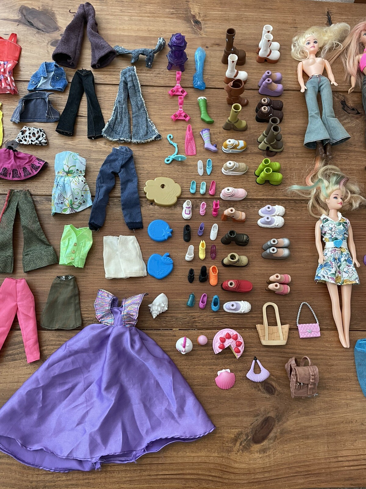 Large vintage Lot of 6 MGA Bratz Dolls & Brats Bag & Dolls & Various ...