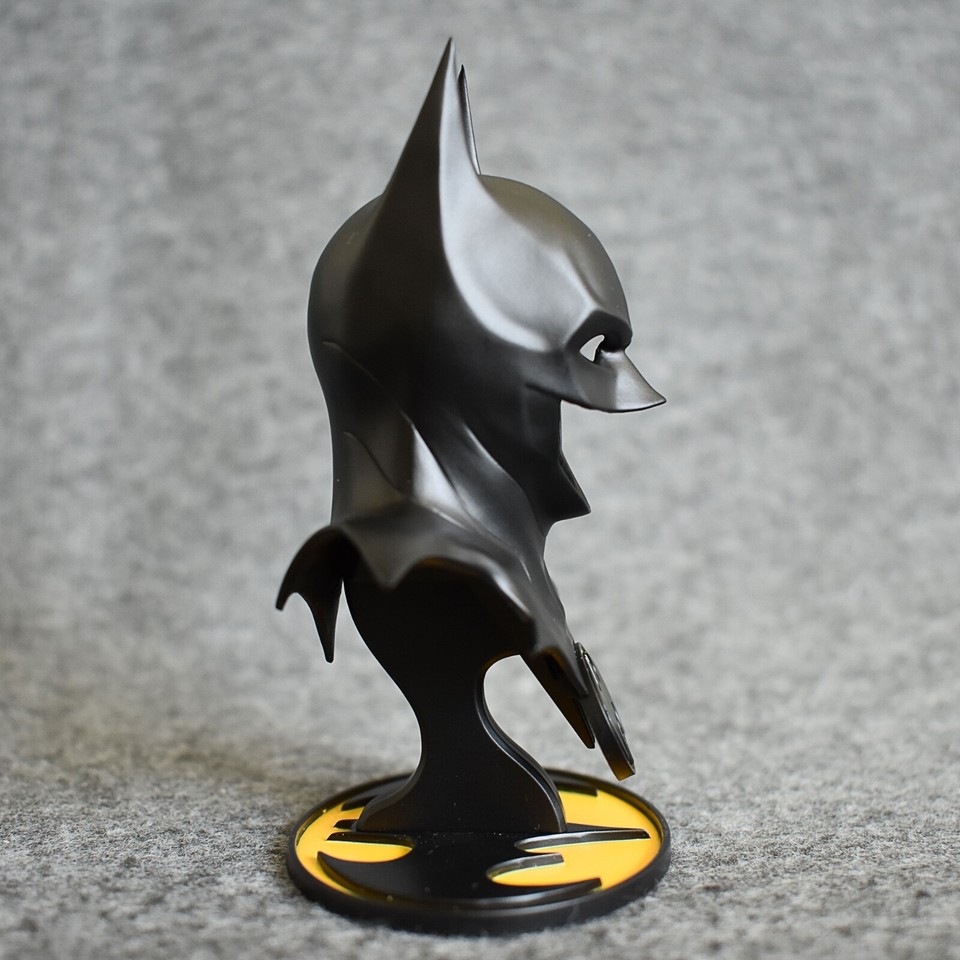 Hot Toys MMS712 Batman Modern Suit Empty Cowl and Display Stand 1:6 ...