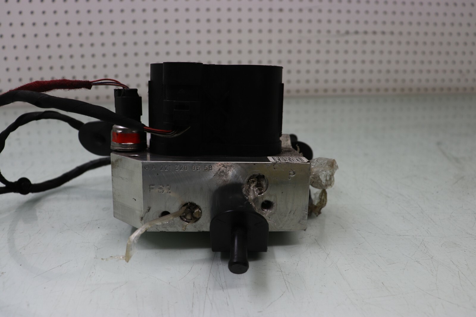 07-09 MERCEDES S63 S550 SL63 W221 AMG REAR HYDRAULIC ABC VALVE BLOCK ...