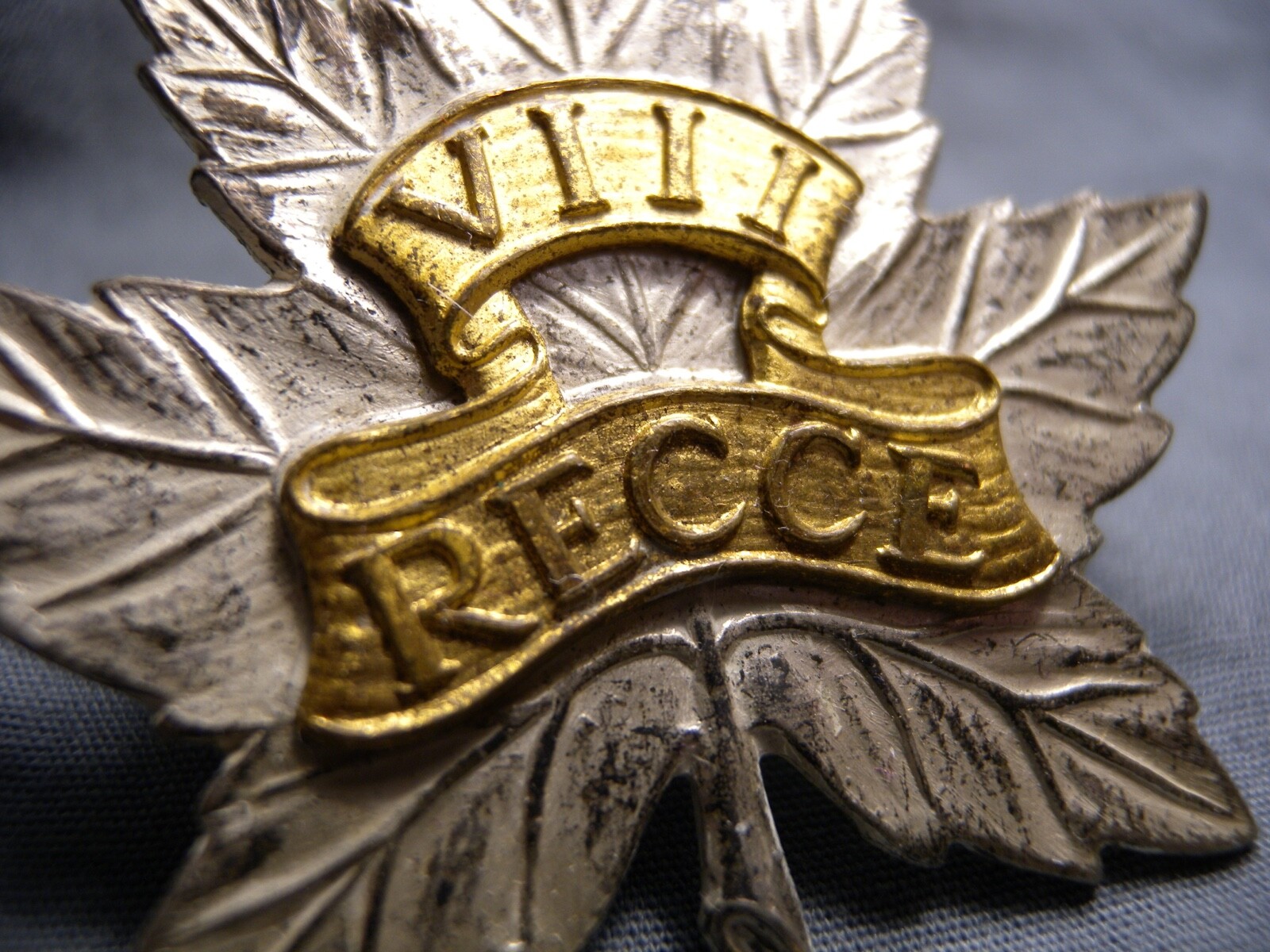 8th RECONAISSANCE REGIMENT WWII CAP BADGE 1942 C40 8 CANADA BI-METAL ...