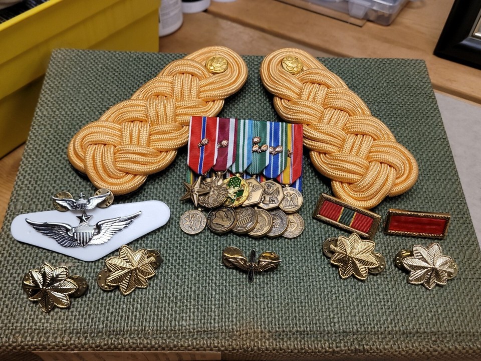 Army Major /Helicopter Pilot Medal & Insignia Grouping Rare Insignia ...