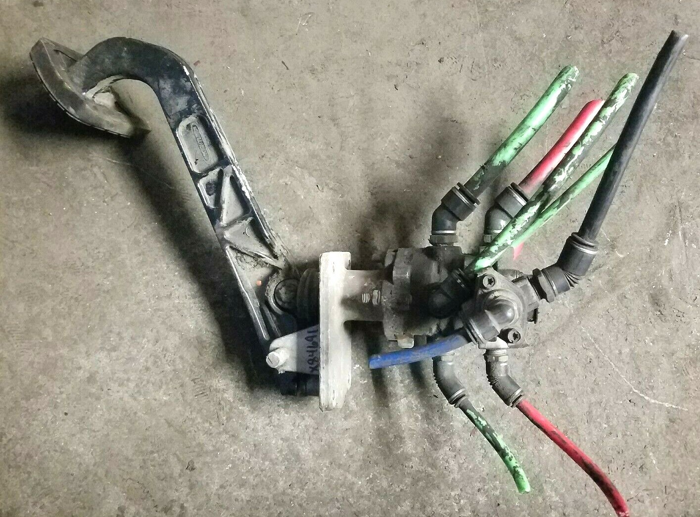 Bendix T-290181-f Brake Valve Freightliner Pedal A12-21303 for sale ...