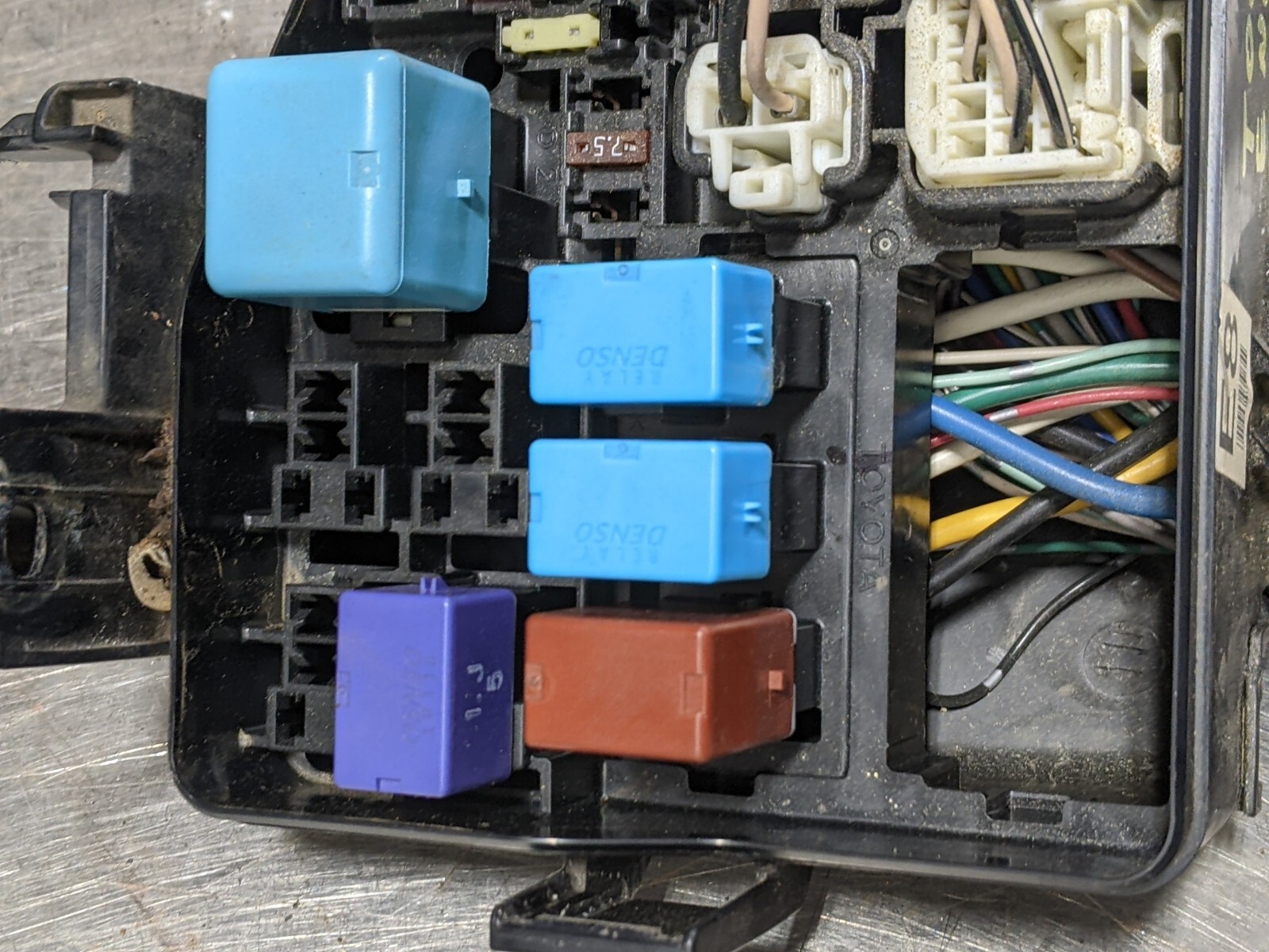 TOYOTA CAMRY 2007 4 CYLINDER 2.4 L ENGINE BAY FUSE BLOCK JUNCTION 82720 ...