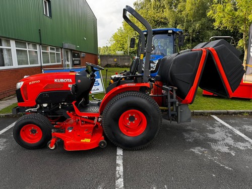 Kubota B3150 4WD 31HP Hydrostatic Compact Tractor with 60" deck and ...