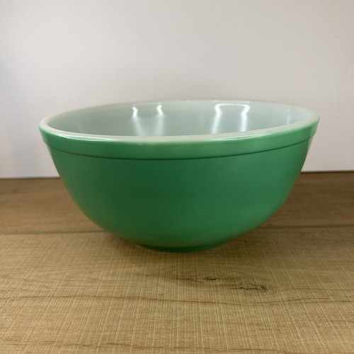 Pyrex 403 Med 2.5 Quart Green Mixing Nesting Bowl from Primary Colors ...