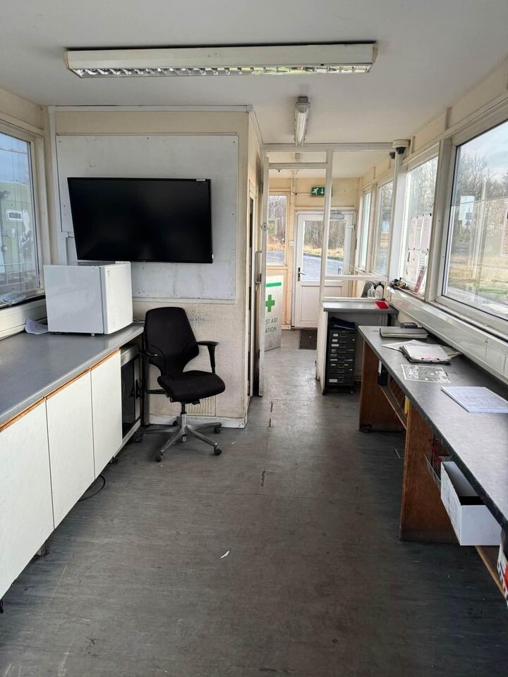 Security Gatehouse Kiosk - Gatehouse Reception, Traffic Control, Weigh ...