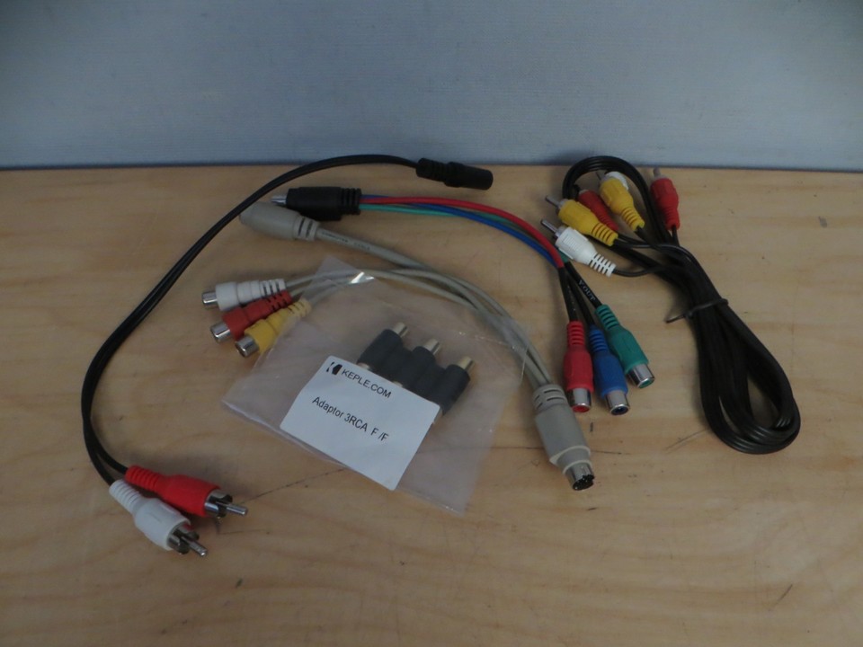 JOB LOT OF VARIOUS OLD TECH DIsplay cables RCA AV S-Video etc. 100 PLUS ...