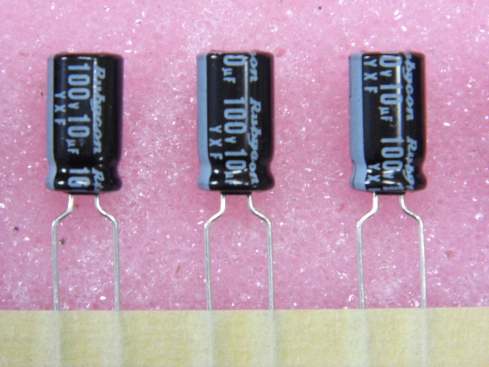 Lot x10 - capacitor condensateur chimique 100v 10µF 10uF 10MF rubycon ...