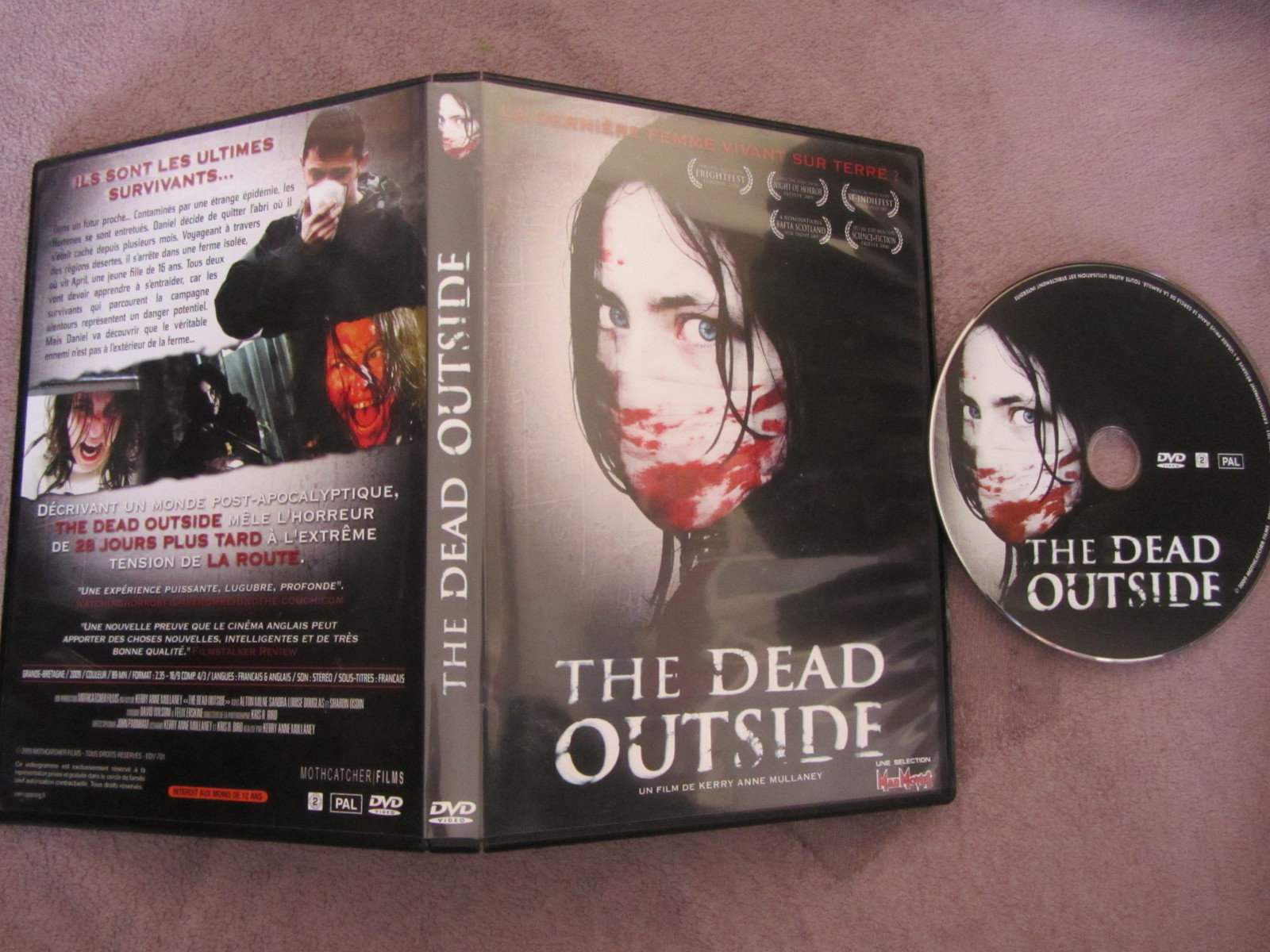 The dead outside de Kerry Anne Mullaney avec Sandra Louise Douglas, DVD ...