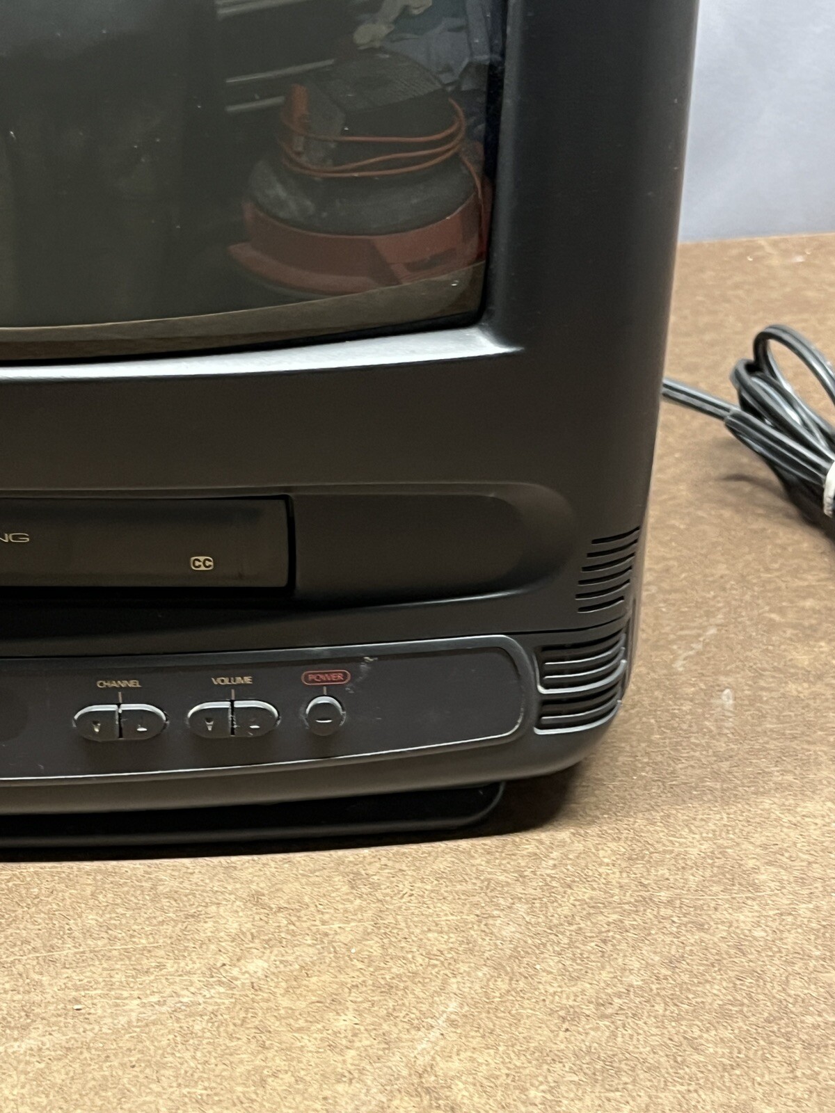 Symphonic 13” TV/VCR, VHS Combo, Retro Gaming TV Model SC3813. Tested ...