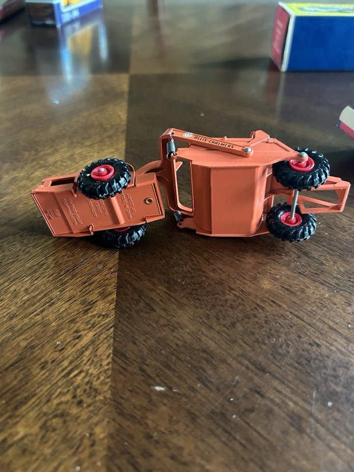 Matchbox K-6A Allis Chalmers Earth Scraper RED plastic wheels near mint ...