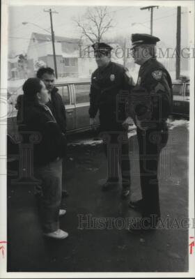 1990 Press Photo Residents and Syracuse Police Officers at Hispanic ...
